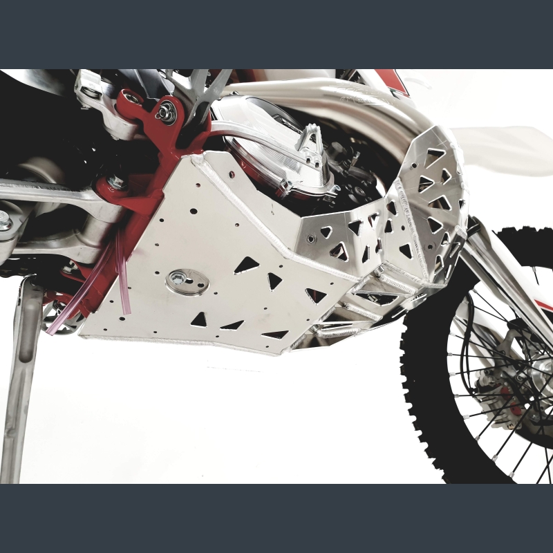 Skid plate with exhaust pipe guard for Beta
